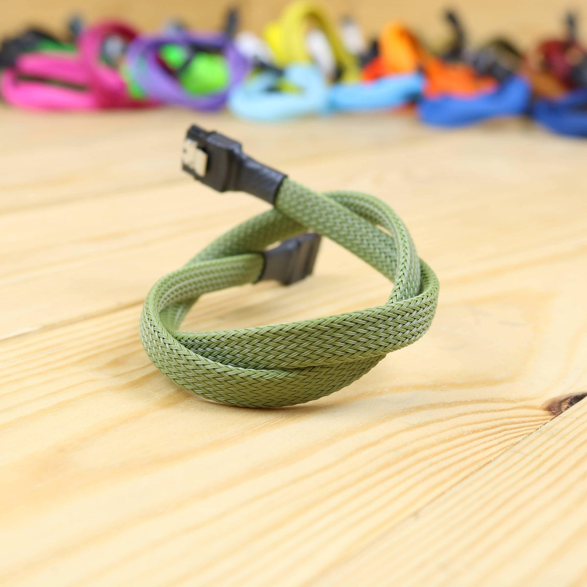 MDPC-X COMMANDO GREEN BRAIDED 45CM SATACABLE — Computer Orbit
